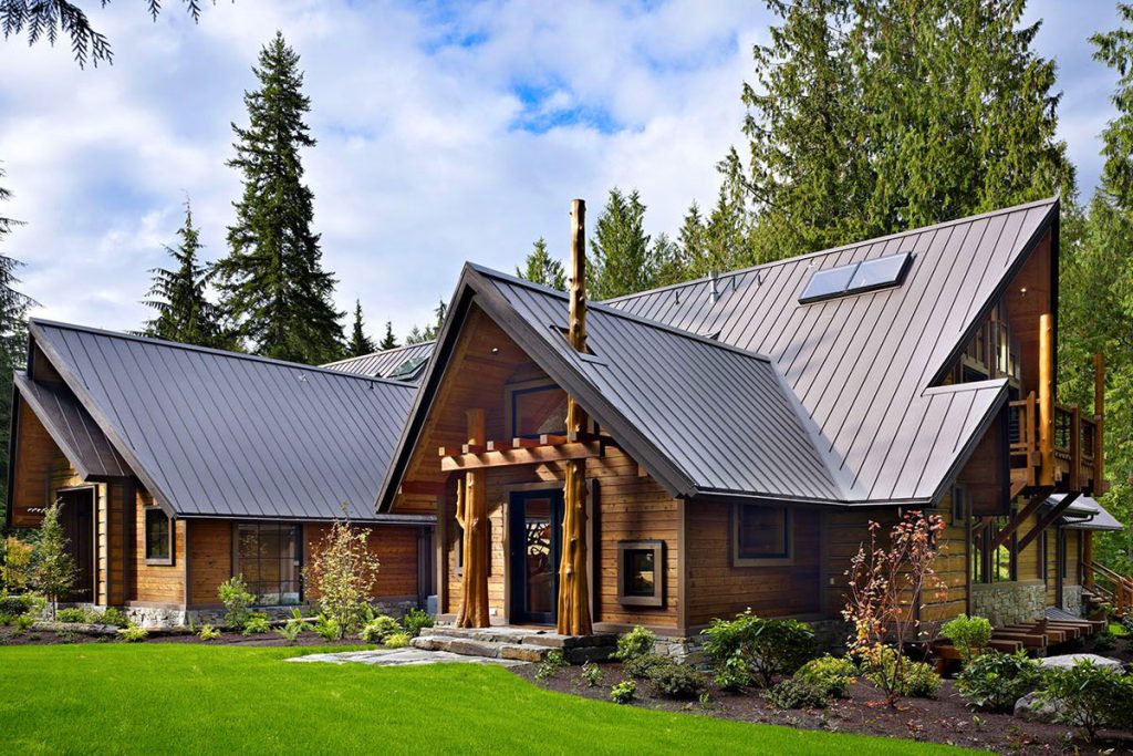 Secluded Rustic Stone and Log Home in the Alpine Forest