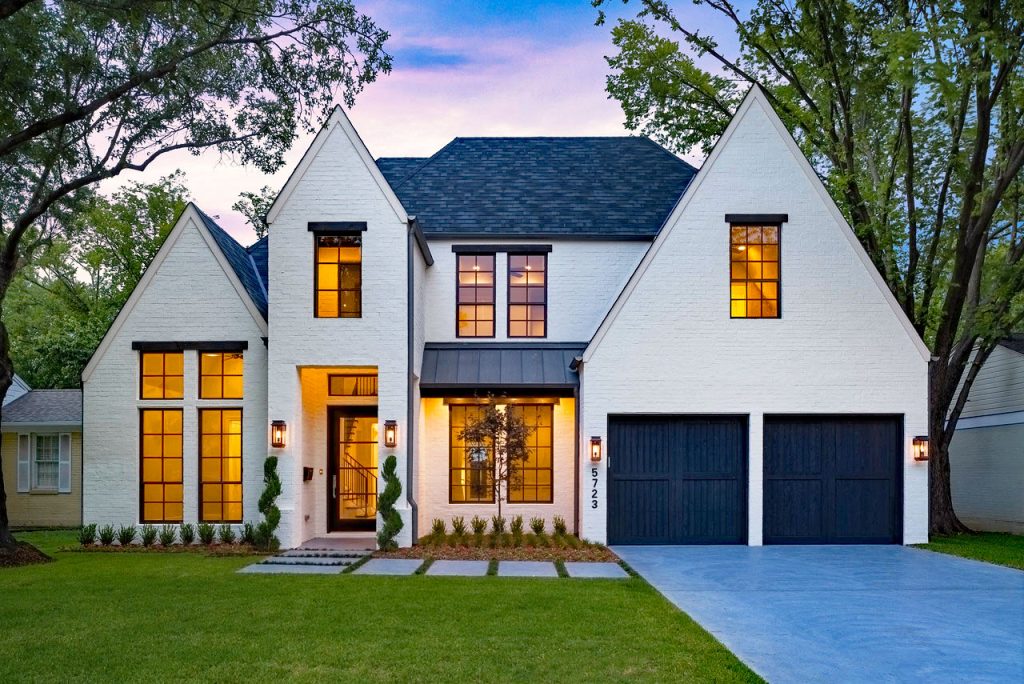 Distinguished Suburban New Built Custom Dream Home in Dallas