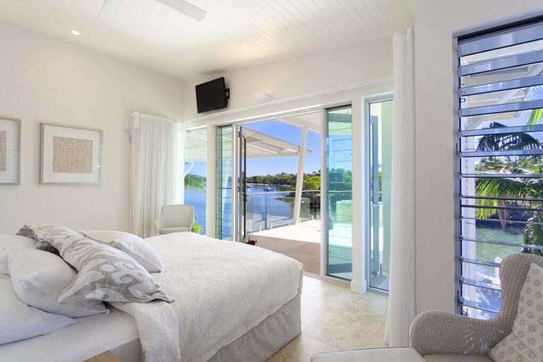 Unique Coastal Waterfront Holiday House in Australia