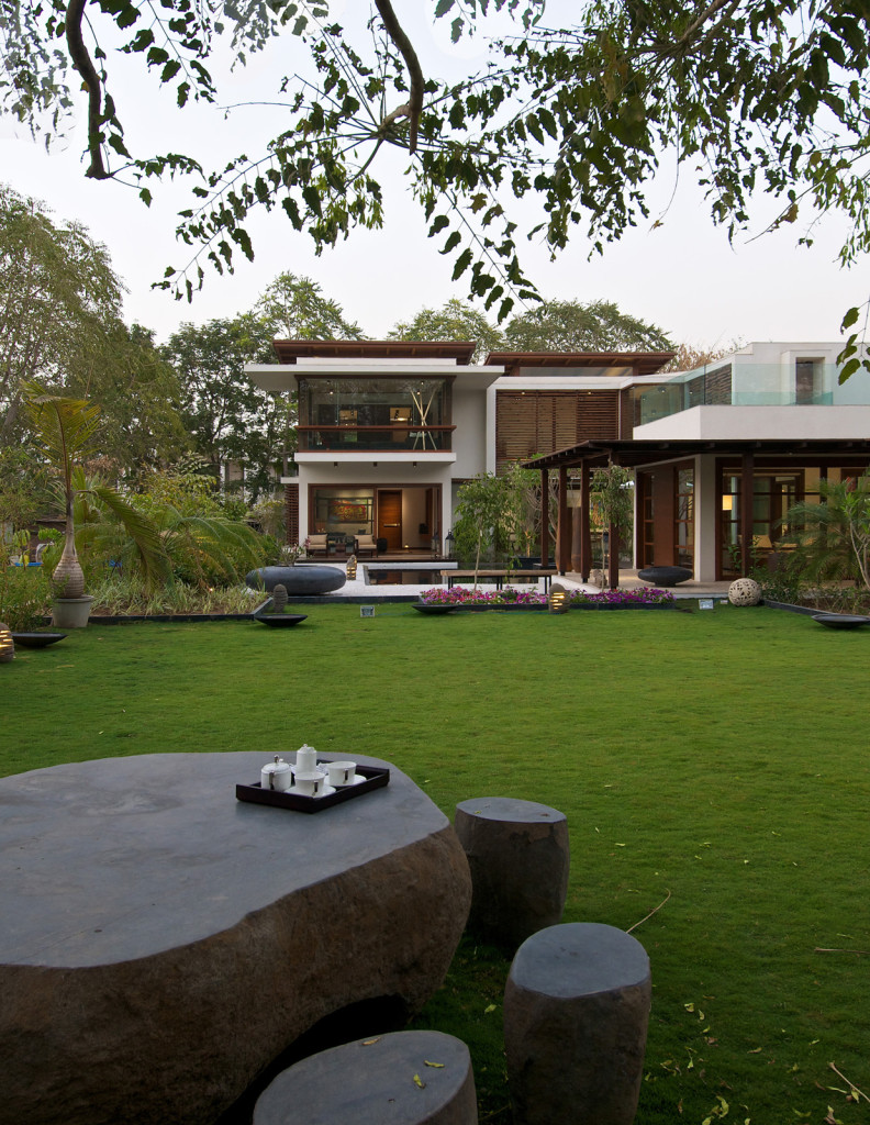Timeless Contemporary House In India With Courtyard Zen Garden
