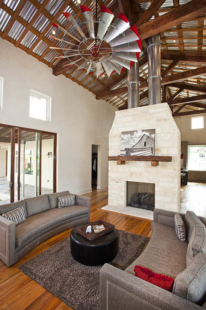 Inspiring Urban Farmhouse With Exposed Timber Trusses | iDesignArch ...