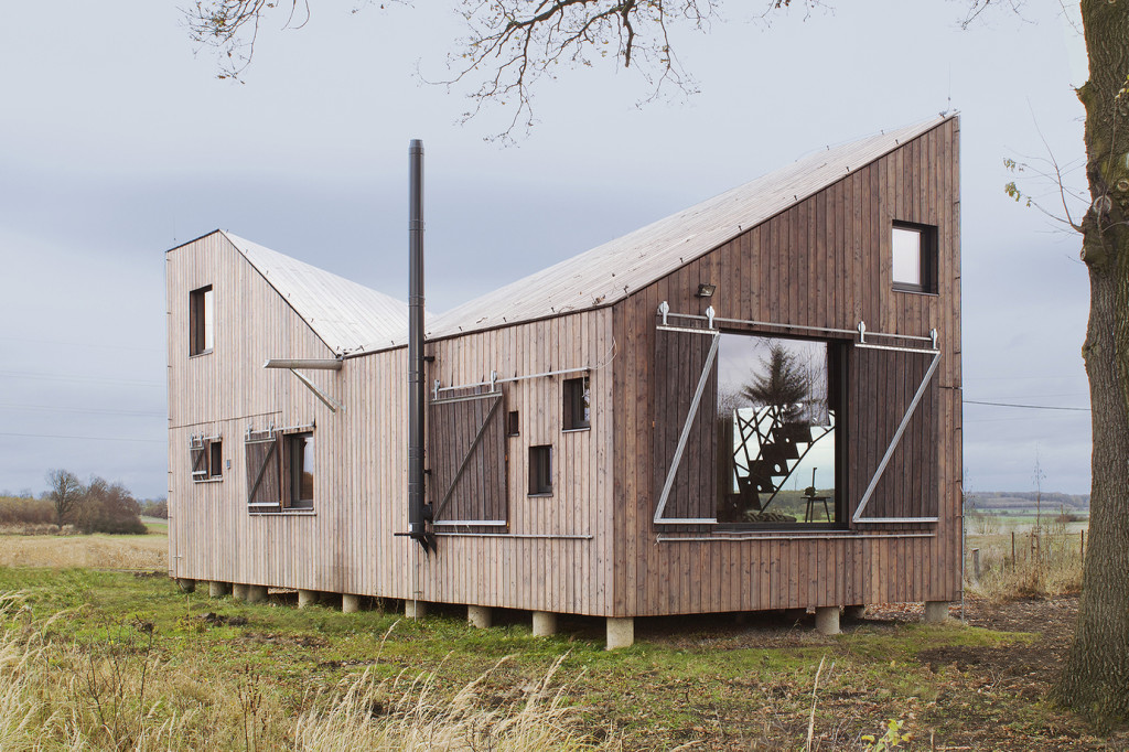 Small Timber-Framed Country House In Eastern Bohemia | iDesignArch ...