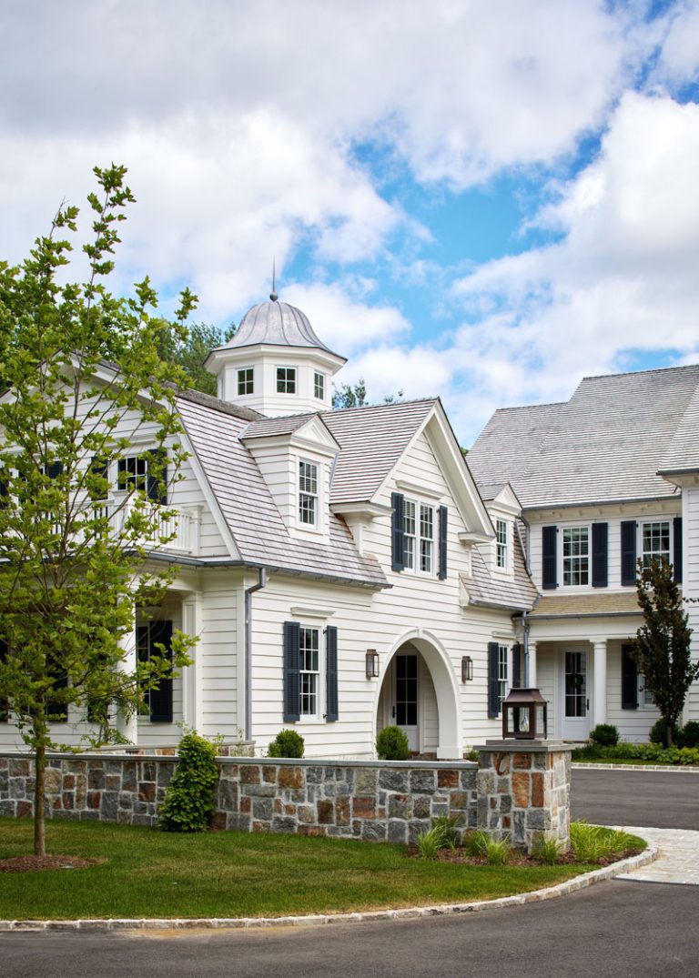 A Classic Colonial Dream Estate with Shingle-Style Architecture