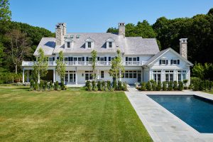 A Classic Colonial Dream Estate with Shingle-Style Architecture