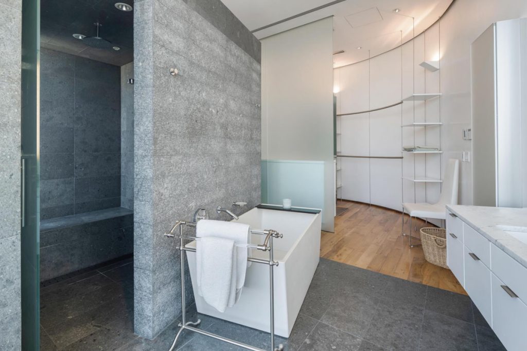 Exquisite Modern Penthouse Apartment with Panoramic Views