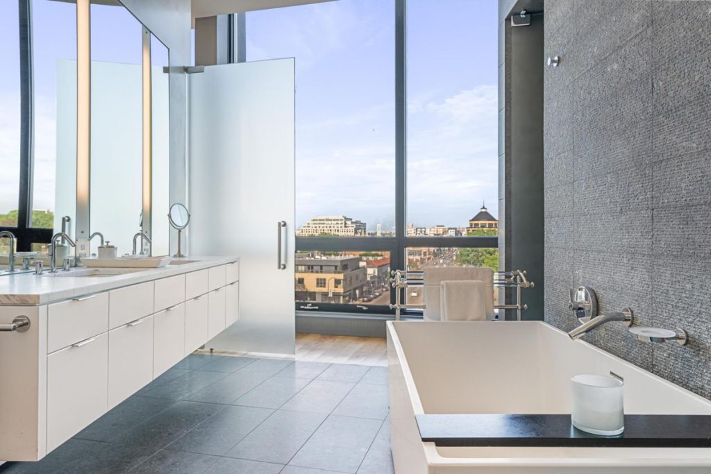 Exquisite Modern Penthouse Apartment with Panoramic Views