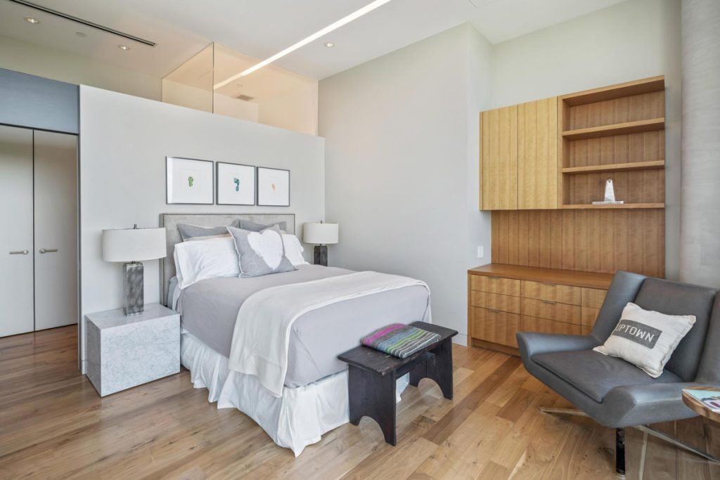 Exquisite Modern Penthouse Apartment with Panoramic Views