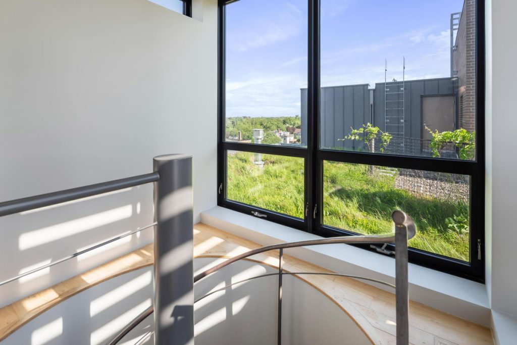 Exquisite Modern Penthouse Apartment with Panoramic Views