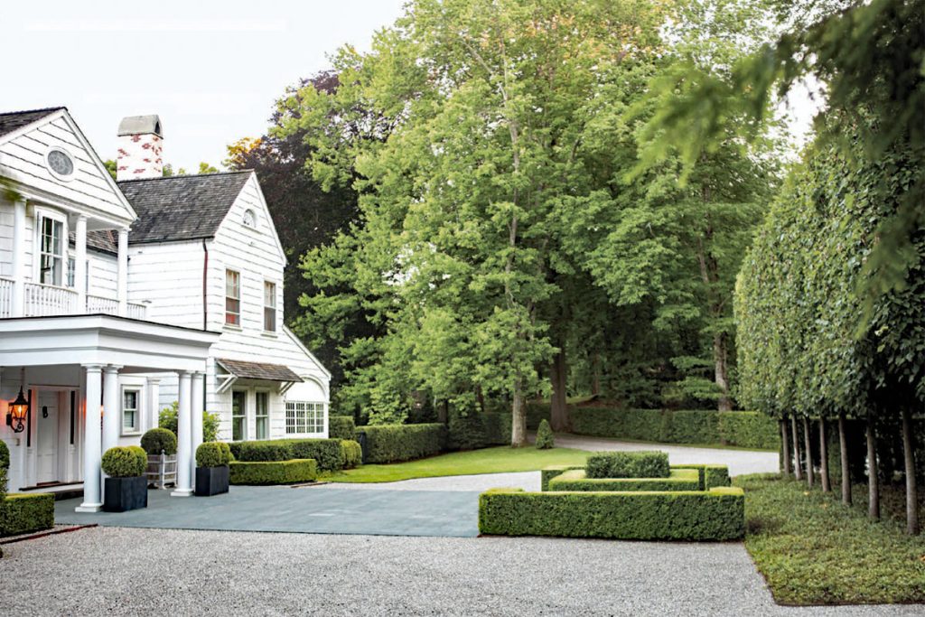 A Traditional Estate Gets a Contemporary Landscaping Makeover