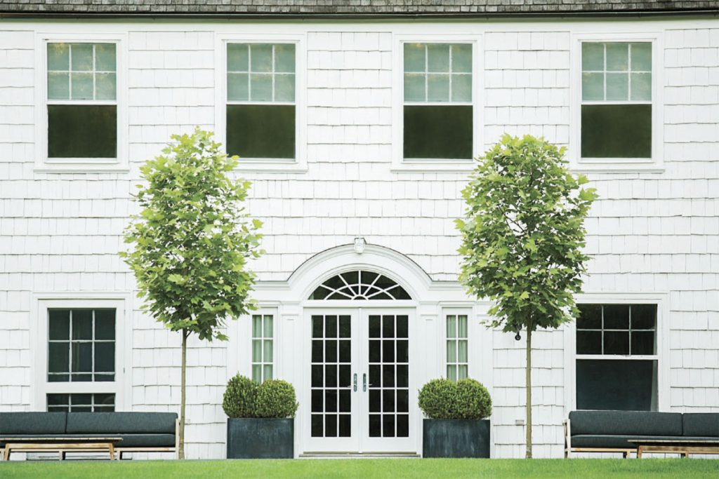 A Traditional Estate Gets a Contemporary Landscaping Makeover