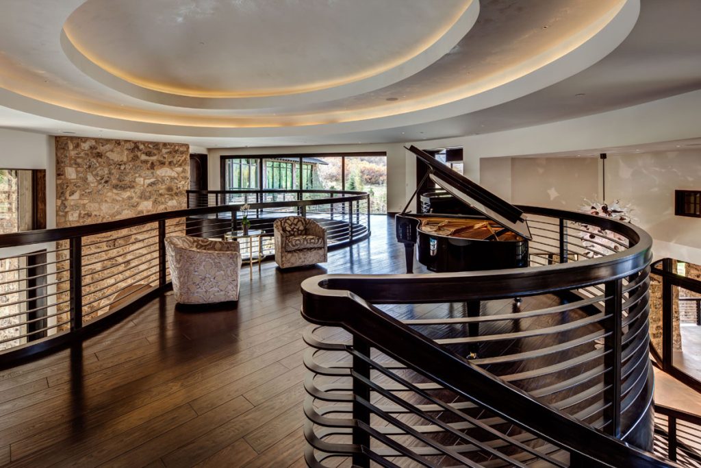 Magnificent Rustic Mountain Estate with Innovative Design