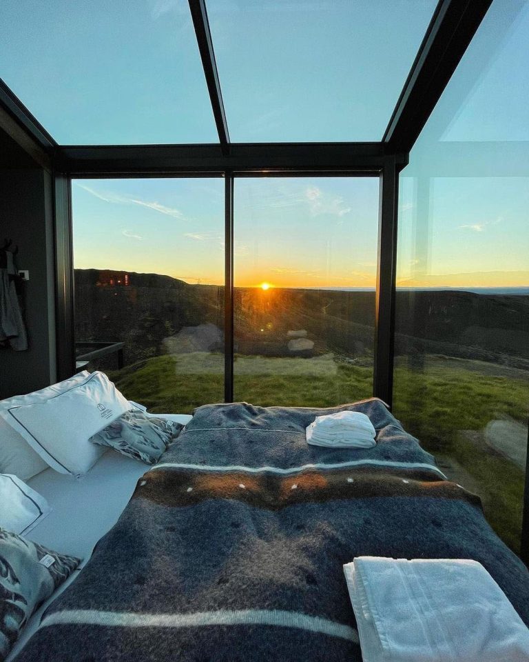 Panorama Glass Lodge: Sleeping Under the Stars in a Glass Tiny House