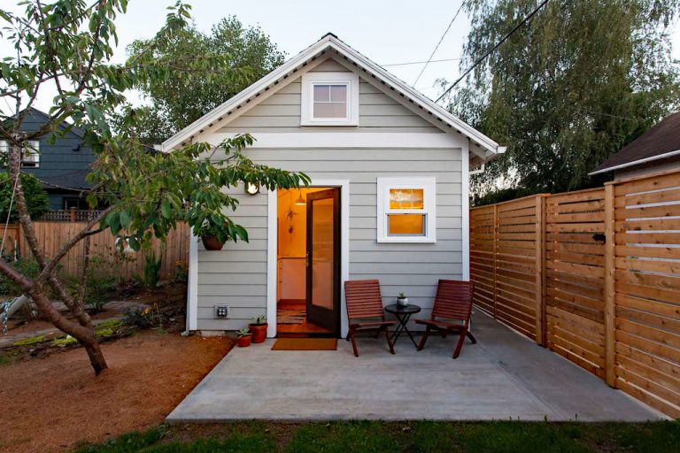 Charming Tiny Guest House with Modern Decor