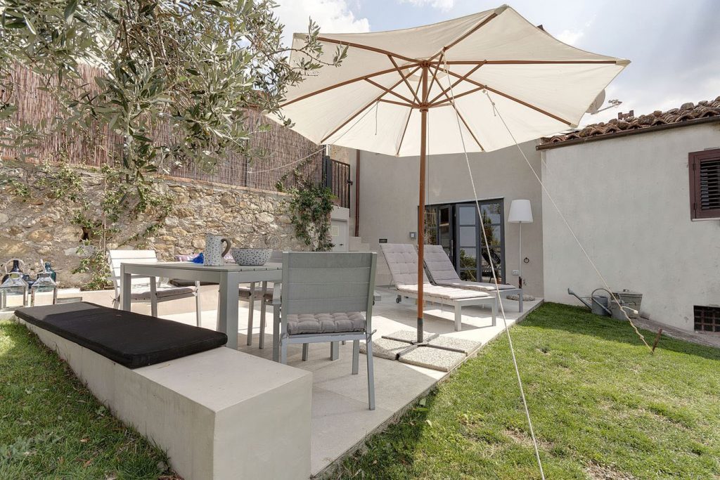 Chic Industrial Style Holiday Cottage In Tuscany