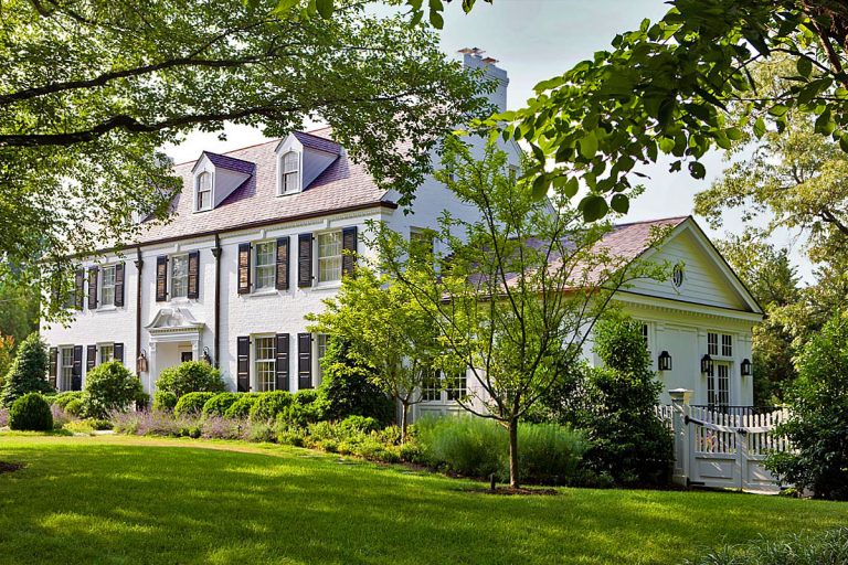 Farmhouse Style Home with American Colonial Architecture