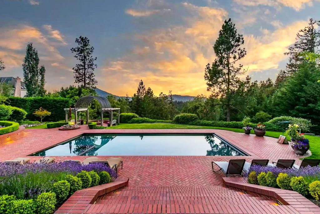 Beautifully Landscaped Luxury Estate with Classic Elegance