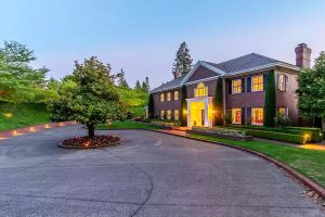 Beautifully Landscaped Luxury Estate with Classic Elegance