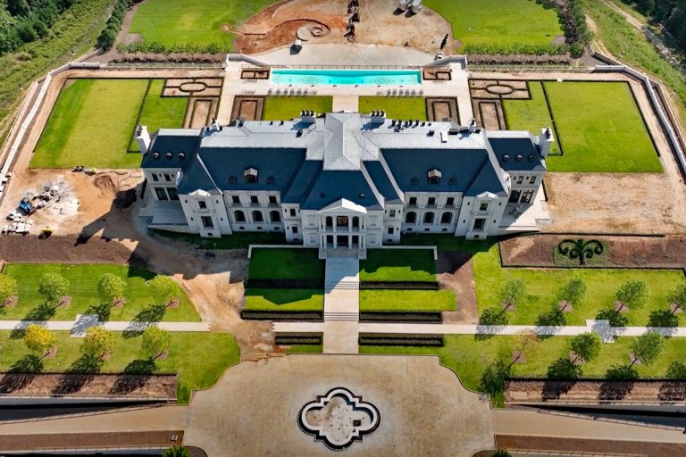 Tyler Perry’s Multi-Million Dollar Grand Estate in Georgia