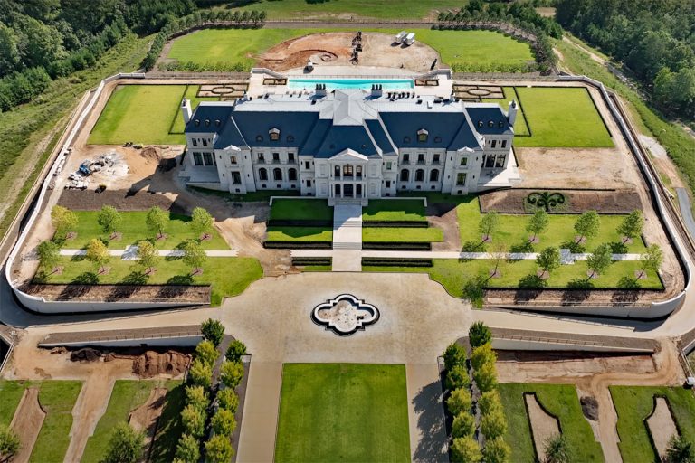 Tyler Perry’s Multi-Million Dollar Grand Estate in Georgia