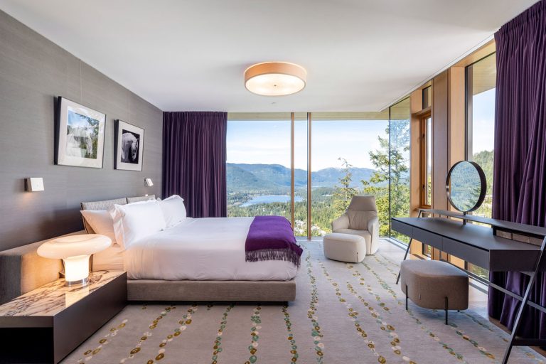 Modern Luxury Mountain Estate with Breathtaking Panoramic Valley Views