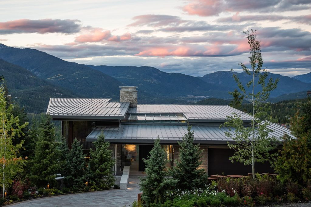 Modern Luxury Mountain Estate with Breathtaking Panoramic Valley Views