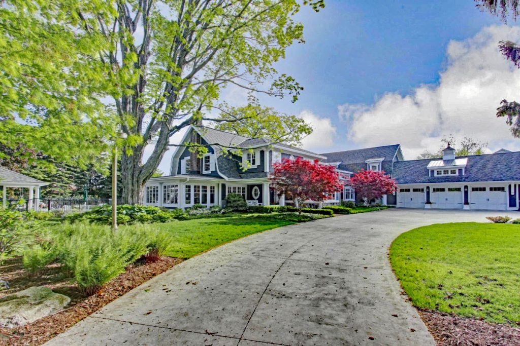 Lakeside Village Dream Home on a Bay Hill in Spring Lake