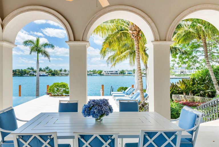 Palladian Waterfront Villa with Picturesque Lagoon Views