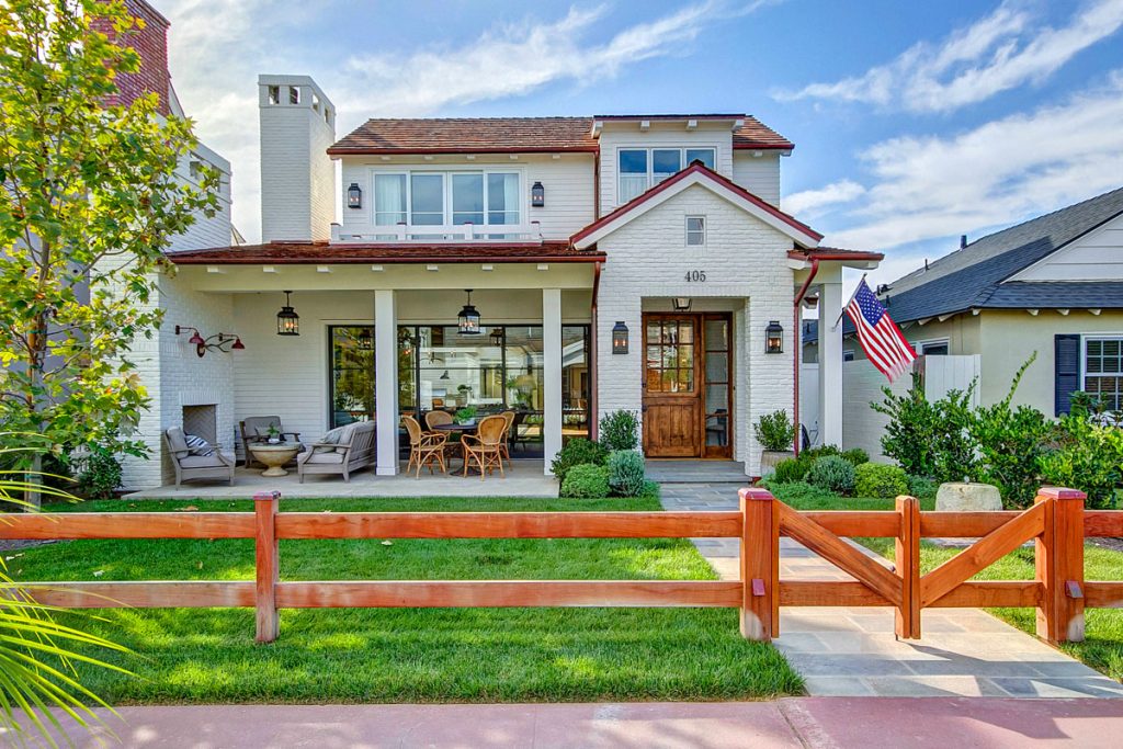 Farmhouse Style Beach Cottage with Open Concept Living