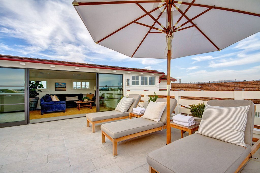 Farmhouse Style Beach Cottage with Open Concept Living