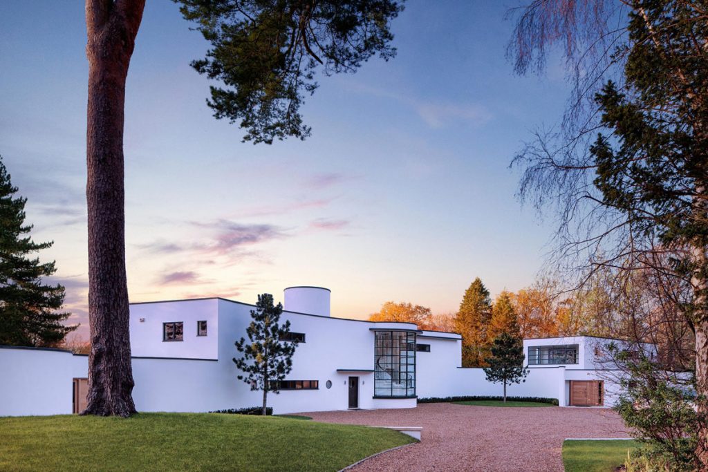 Modernist Estate in the Picturesque English Countryside