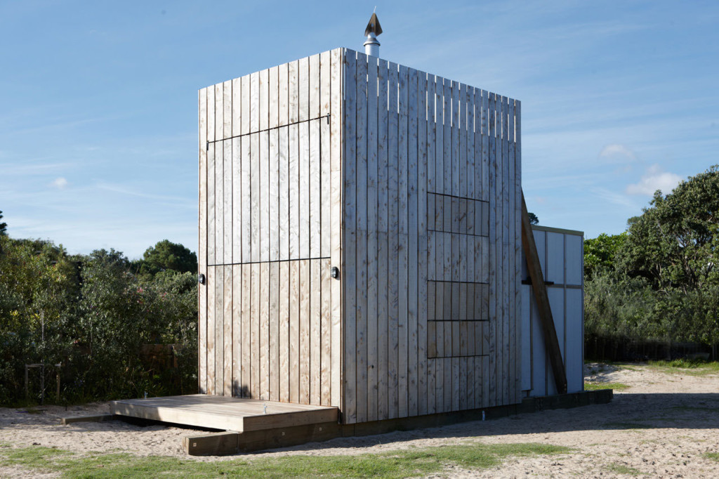 Whangapoua Movable Beach Hut On Sleds | iDesignArch | Interior Design ...